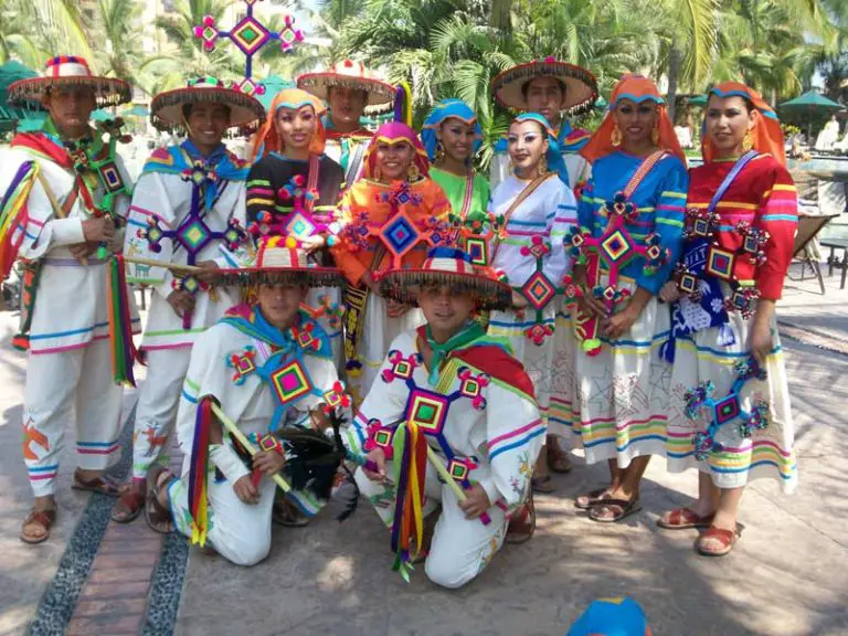 Huicholes: Significado, historia, características y mucho mas