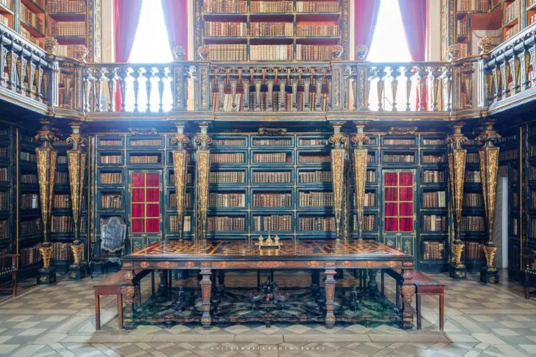 BIBLIOTECA JOANINA, DE ESTILO ROCOCO EN LA UNIVERSIDAD DE COIMBRA