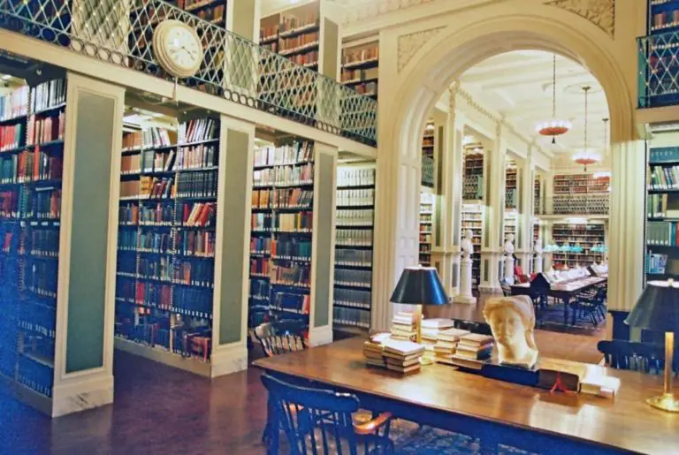 BIBLIOTECA BOSTON ATHENAEUM UNA DE LAS ANTIGUAS DE EE.UU